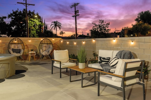 Canoga Park Modern 4-br Home W/ Spa, Claw Machine, Arcades, Games, Firepit - Simi Valley, CA