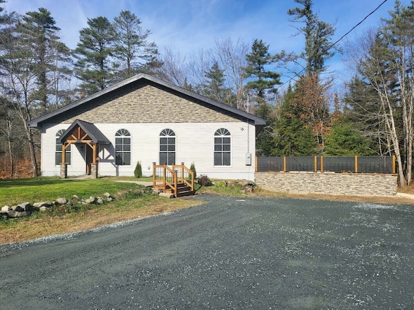 River Retreat Tranquil Getaway, Fish, Hike & Explore From Your Back Door - Hanover, NH