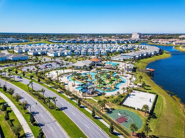 Stylish And Modern Townhouse At Storey Lake Resort - Kissimmee, FL