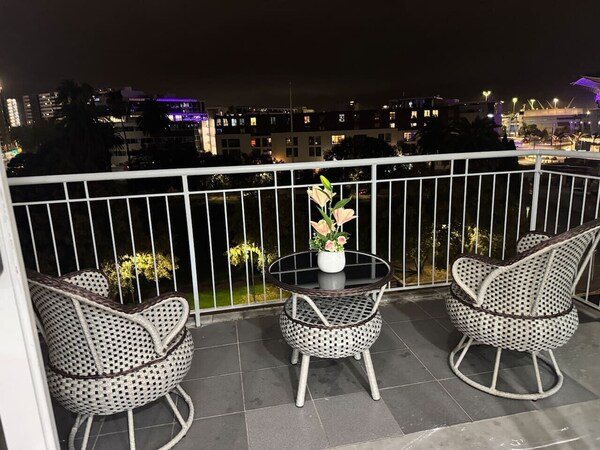 Penthouse Perfection 3 Bd, 2 Bth-free Carpark And Pool - Auckland