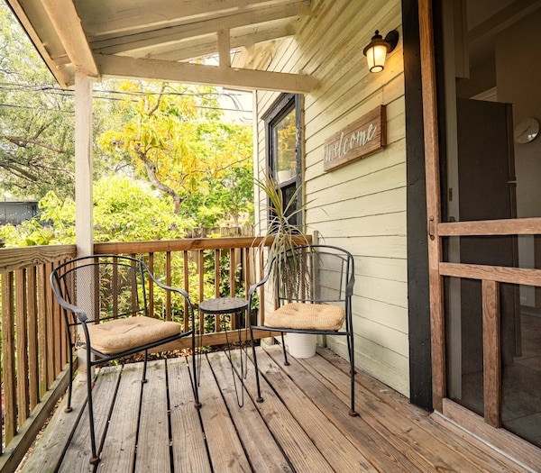 Historic Hotspot: Luxury Beds & Downtown Vibes - Deltona, FL