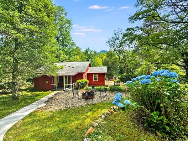 Sassafras Gap Retreat - Highlands, NC