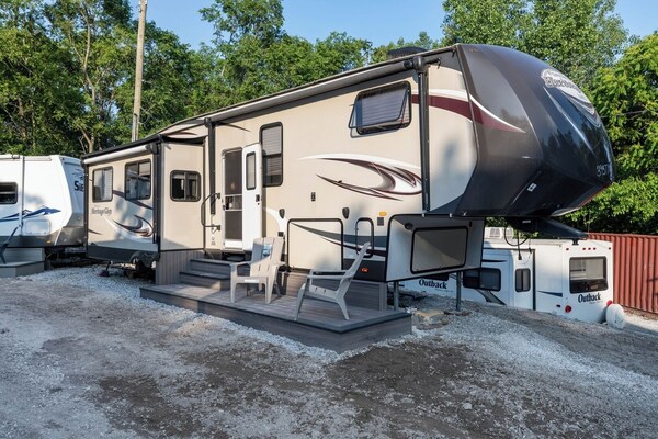 Luxury Camper In Dunes | Grill + Fire Pit - Hobart, IN