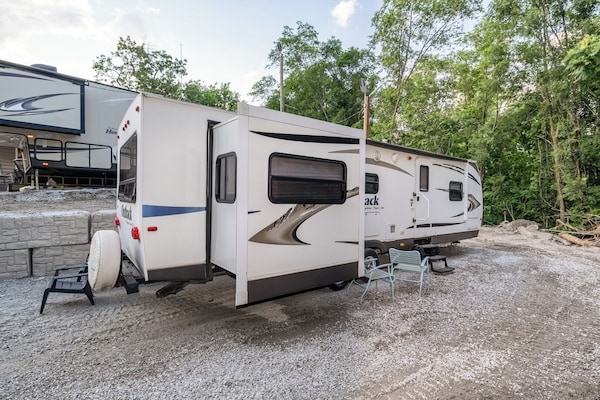 Wildwood Camper: Grill, Firepit And Pets Ok - Gary, IN