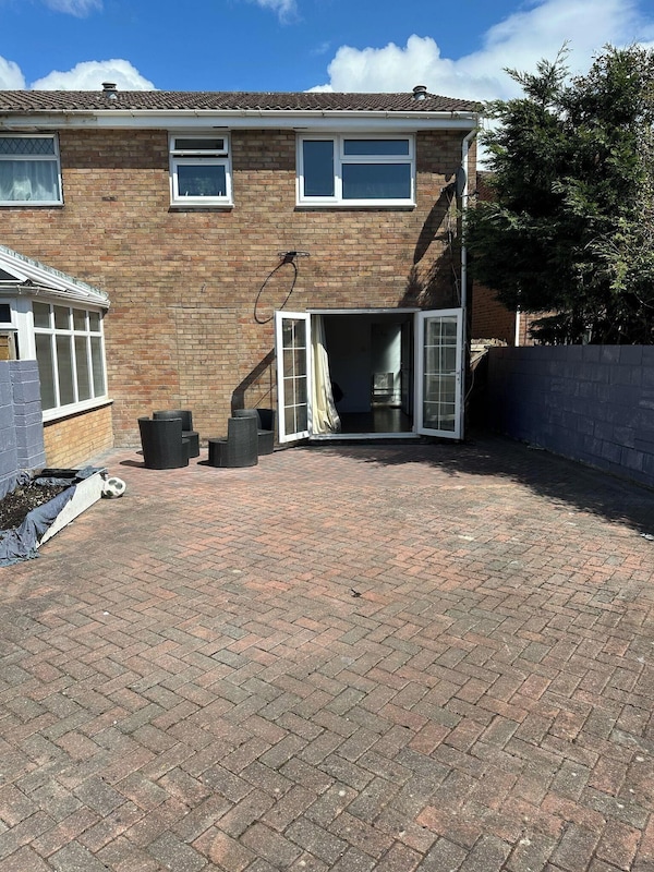 Cozy Retreat In Bridgend With 3 Bedrooms - Bridgend