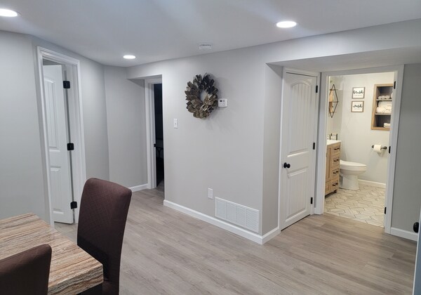 Feel Right At Home In The Heart Of Hermann,  With Trolly Pick-up At Front Door. - Hermann, MO