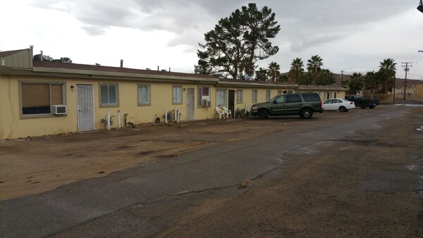 Cozy 1-bedroom With Queen Size Bed, Couch Bed, Full Kitchen And Full Bathroom - Victorville, CA