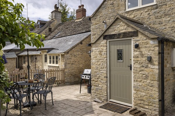 Dog Friendly Cottage - The Roost - Bibury