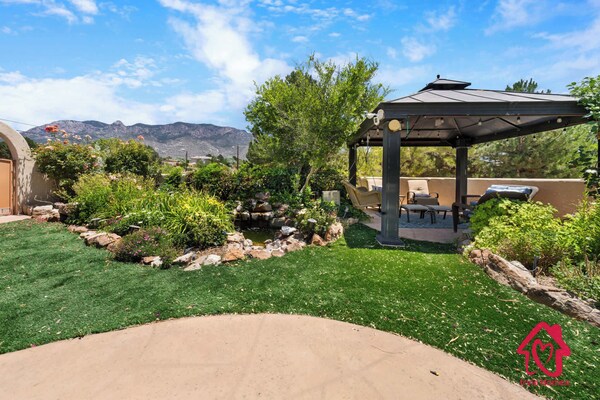 The Rose Garden Estate With Swim Spa - An Irvie Home - Albuquerque, NM