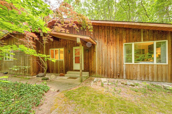 < 1 Mi To Lake Michigan: Peaceful Cabin W/ Yard! - Montague, MI