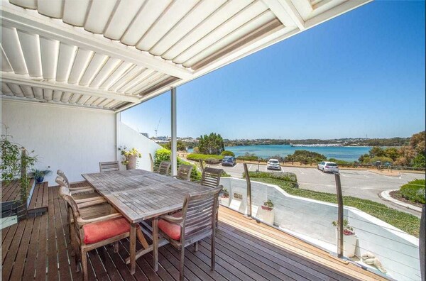 Superb Riverfront 3-storey Home With Pool, Deck And Space - Perth