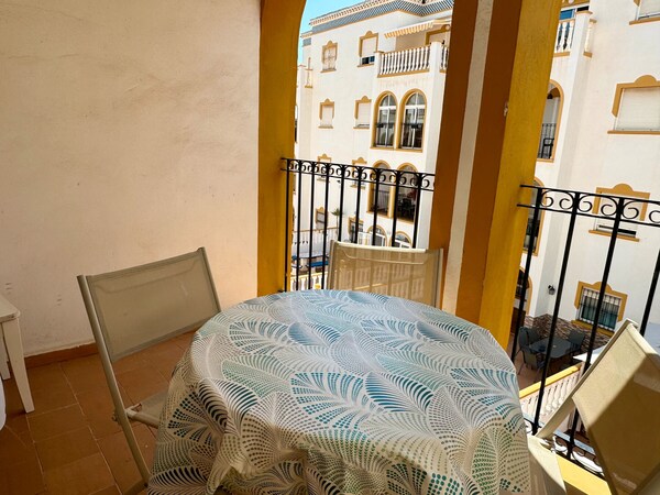 Apartment 'Buen Ambiente' With Shared Pool, Shared Garden And Wi-fi - Playa Flamenca