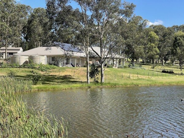 Mistletoe Lake House -  Stunning 56 Bedroom Residence Set On 7 Tranquil Acres, - Pokolbin