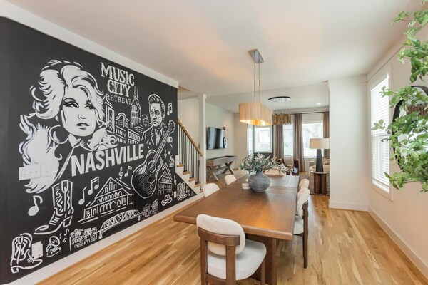 The Nash | 8br Designer Duplex W/ Hot Tub, Rooftops, Shuffleboard & More | Sleeps 24 - 내슈빌
