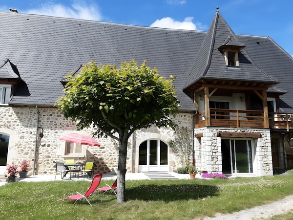 Maison De Vacances 'Gîte Le Rosier' Avec Wi-fi - Cantal
