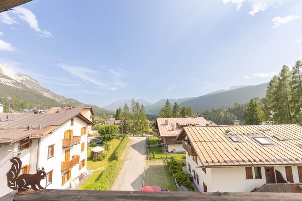 Casa Scoiattolo, With Panoramic Balcony - San Vito di Cadore