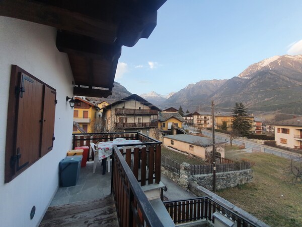 Chalet "Maison Du Coeur - Bien-être" Avec Vue Sur La Montagne, Terrasse Privée Et Wi-fi - Brusson