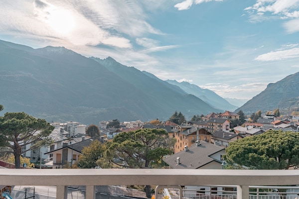 Apartment 'Maison Du Soleil - Bien-être' With Mountain View, Private Terrace And Wi-fi - Aosta