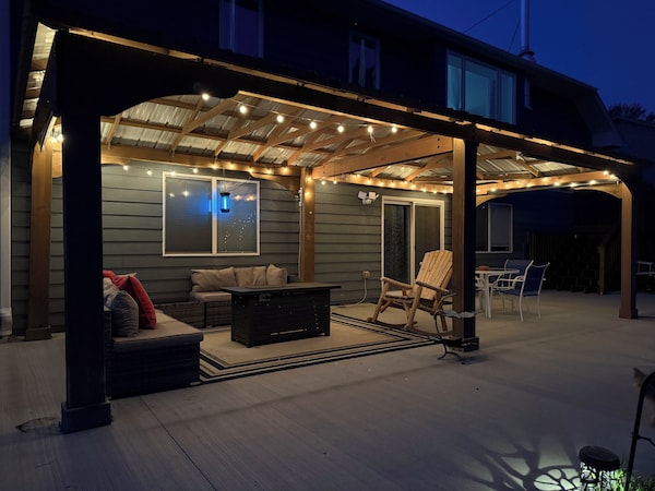 Relaxing 4-bedroom Retreat With Cozy Patio In Sioux Falls & 2 Full Kitchens - Sioux Falls, SD
