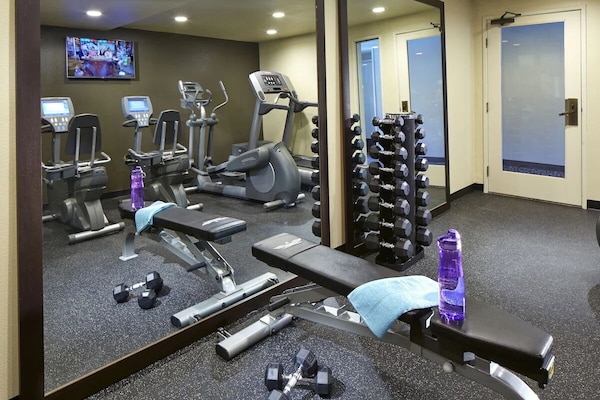 Vacation At Its Finest! Walking Distance! Cozy Rooms, Pool & Shuttle Service! - Anaheim, CA