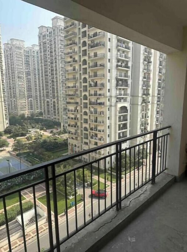 Midtown Studio Apt In Dlf Capital West Delhi - Delhi