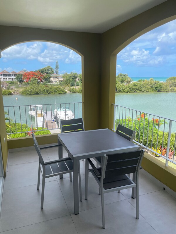 Chic Beachside Escape In Marina Bay  Just A Few Steps Away From Sand & Sun! - Saint John's