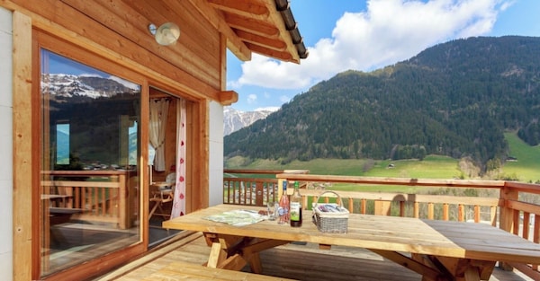 Chalet "Les Tarines 1" Avec Vue Sur La Montagne, Terrasse Privée Et Wi-fi - Areches Beaufort
