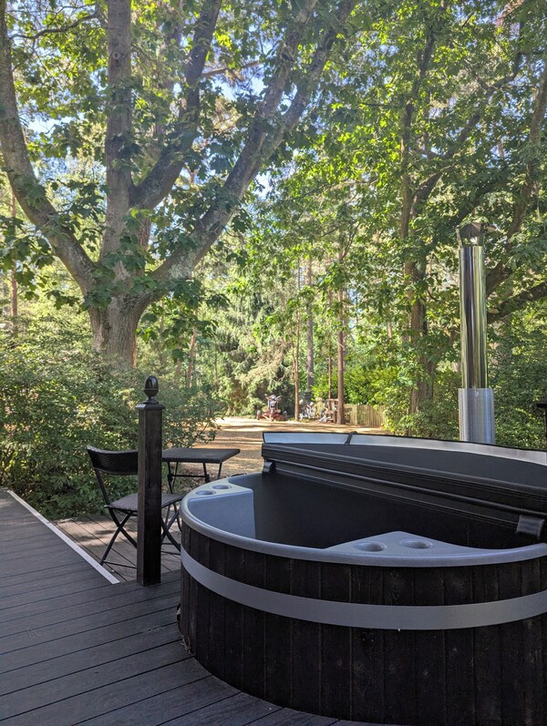 Onni - Cosy Forest Cabin With Hot Tub - Hampshire