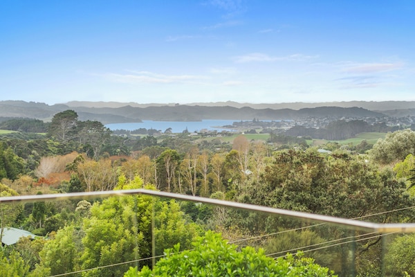 Coastal Calm - Raglan Holiday Home - Raglan
