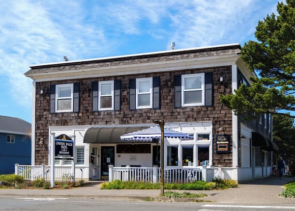 Room With Full Kitchen At Cannon Beach Hotel Collection! Beach Access - Arch Cape, OR
