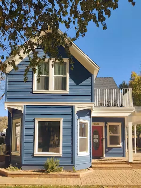 Spacious Victorian-style Family Retreat | 5 Ensuite Bedrooms + Event-ready Yard - Kanab, UT