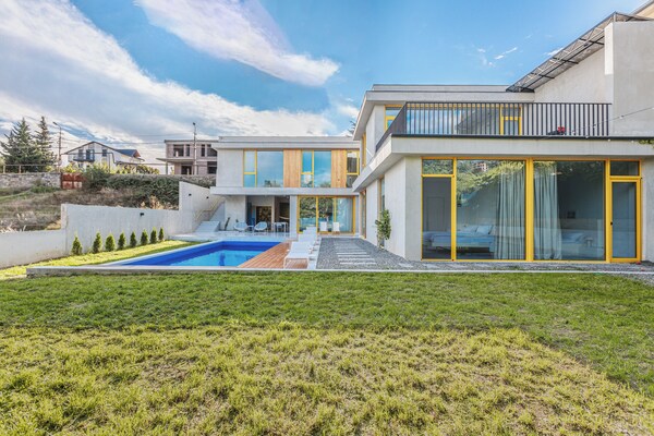 Villa Tabori Hill 7br Villa In Tbilisi - Tbilisi
