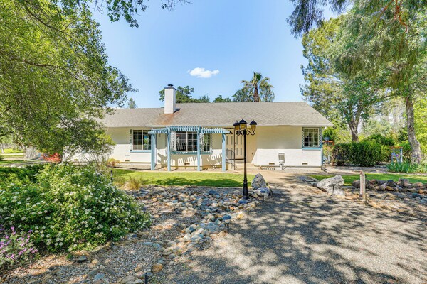10 Mi To Redding: Serene Escape W/ Spacious Yard! - Redding, CA