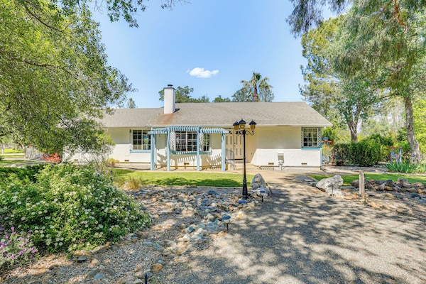 10 Mi To Redding: Serene Escape W/ Spacious Yard! - Redding, CA