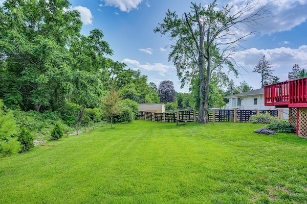 8 Mi To Long Beach: Cozy Apt W/ Fenced Yard! - Long Beach, NY