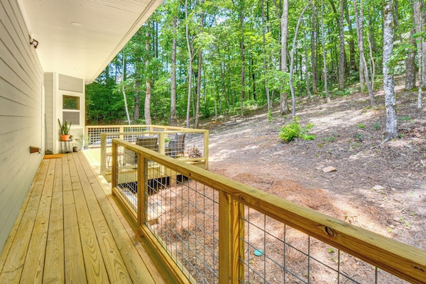 Golf Access & Furnished Deck: Cabin In Clayton - Clayton, GA