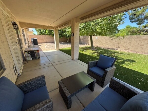 Charming 3-bedroom House Upscale Neighborhood With Wifi, Ac In Awesome Glendale - Glendale, AZ