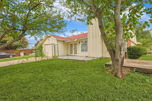 Budget-friendly 3br Home - Fenced Yard & Parking - Rowlett, TX