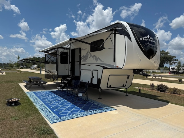 70' Rv Pad At Champion's Run Luxury Rv Resort With Full Hookups - Ocala, FL