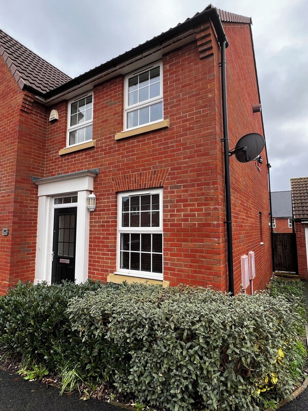 Spacious Family Retreat In Serene Taunton | Sleeps 8 | Near Town & Countryside - Taunton