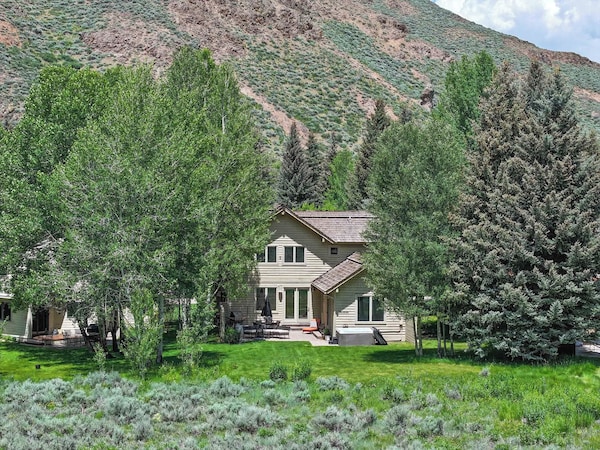 Sun Valley Hillside Home | Hot Tub + Mountain Views - Sun Valley, ID