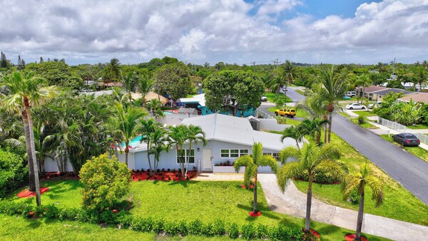 Barefoot In Lantana Paradise - Lake Worth, FL