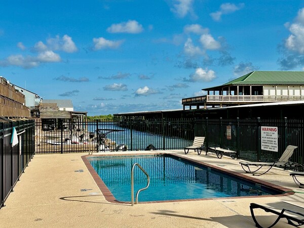 Pirate's Cove 2 Waterfront One Boat Slip And Shared Pool - Port O'Connor, TX