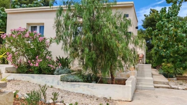 Maison Pour La Famille Avec La Piscine Rukavac, Vis (K-24700) - Vis