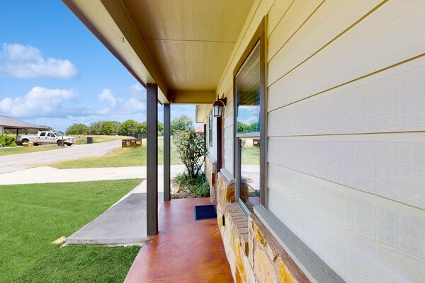 Two Cozy Homes With Full Kitchen, Living Room Space, Wifi & Patio, Close To Lbj - Kingsland, TX