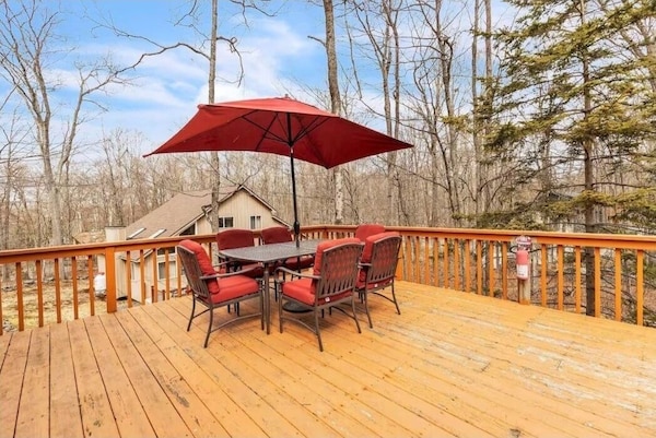 Spacious 4-bedroom/hottub/firepit/gameroom Cabin In Locust Lake - Arrowhead Lake, PA