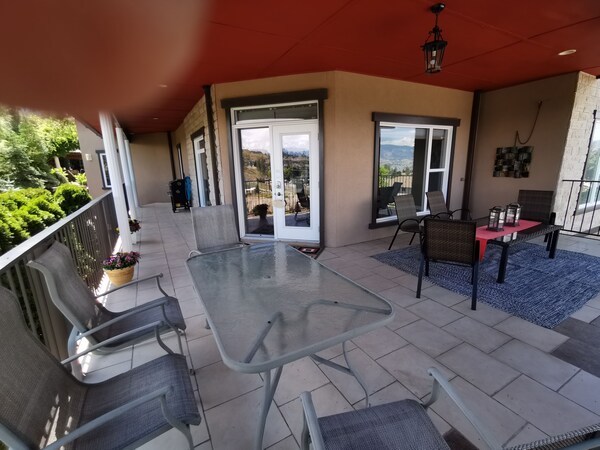 Serene Lake & Mountain View Retreat In Kettle Valley" - 킬로나