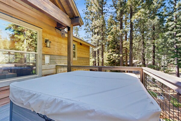 Luxe Estate With Yard, Saltwater Spa, Walk To Lake, Trails Nearby - Tahoe City, CA