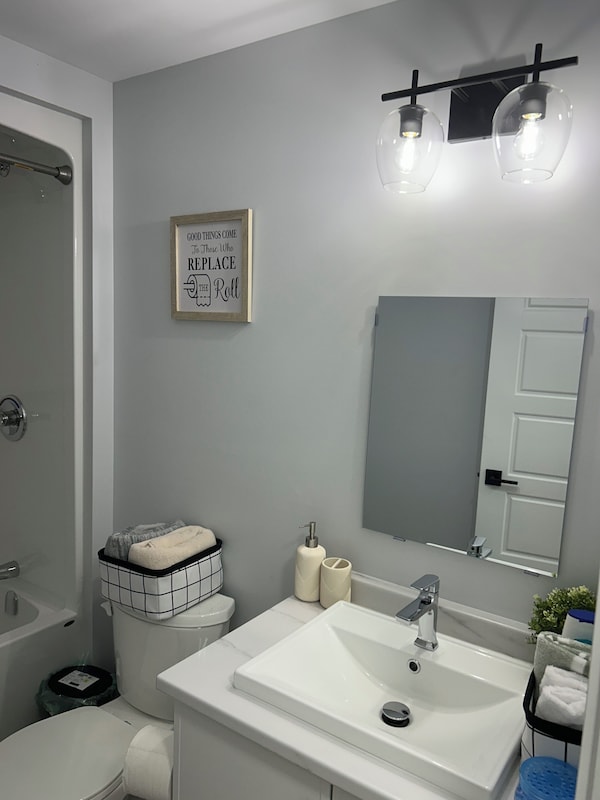 Charming 1-bedroom Apartment In Enchanting Moncton With Wifi - Moncton