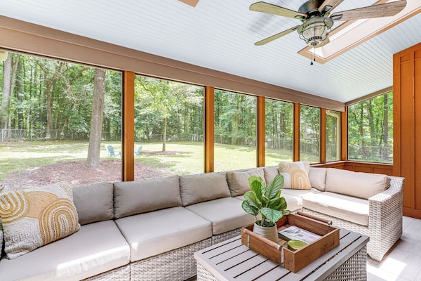 ~ 1 Mi To Dtwn Alpharetta: Home W/ Screened Porch! - Johns Creek, GA